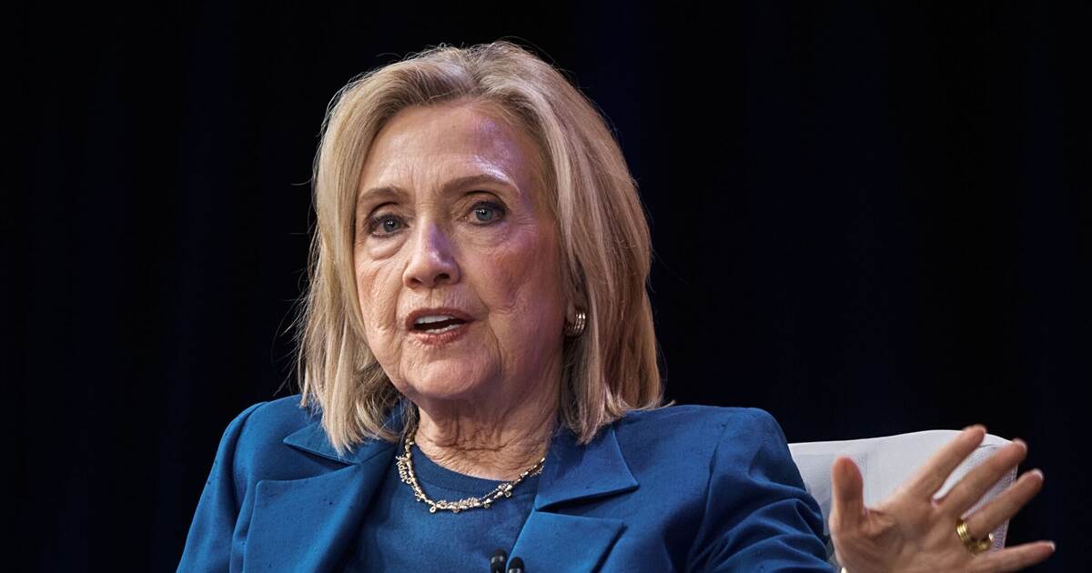Hillary Clinton verteidigt sich im Kreuzverhör zu Epstein - Politik ...