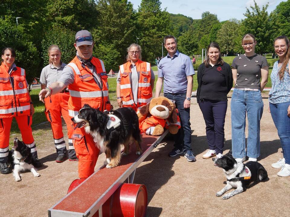 Lebensretter zum Katastrophenschutztag an Königsbacher Lise-Meitner ...