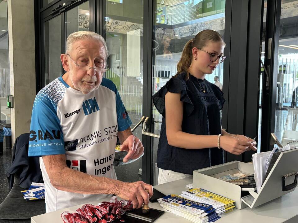 Von Ehe, Flucht und Handballliebe: SG Pforzheim-Legende Helmut Meißner ...