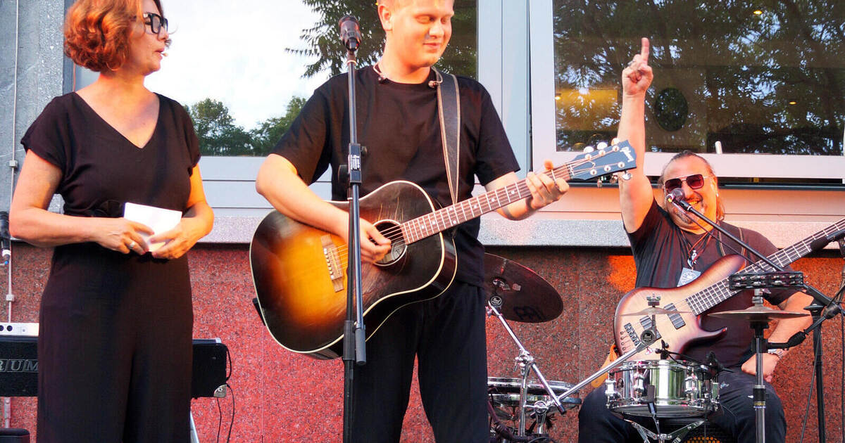 Ausverkauft: Jonas Gavriil begeistert bei Release-Konzert in Pforzheim ...