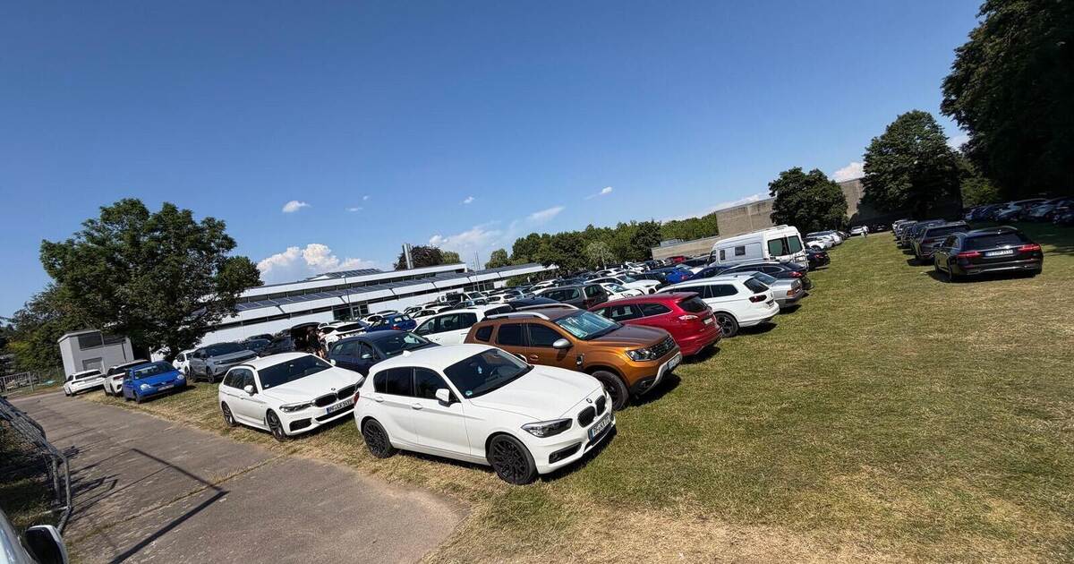 Mehr als 3500 Besucher: Parkplatzsuche wird am Mühlacker Freibad zur ...
