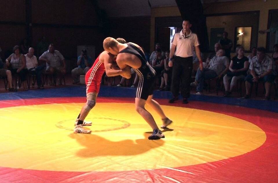 Ringer liefern sich harte Duelle - Sport - Pforzheimer-Zeitung