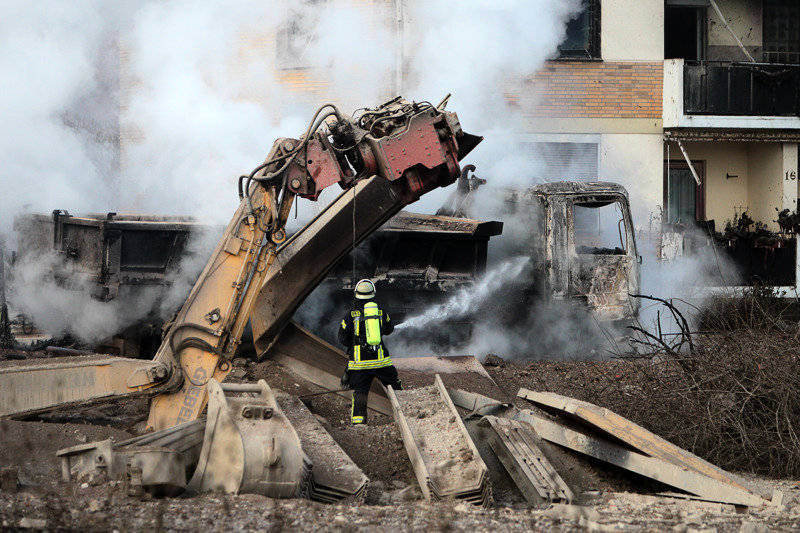 Gasexplosion: Bauarbeiter verbrennt, Straßenzug verwüstet - Baden ...