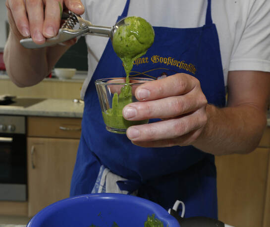 Heimatstarke Sommerküche: PZ-Redakteur Sven Bernhagen kocht mit Beate ...
