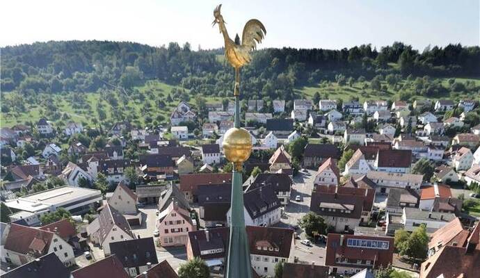 Über den Dächern von Heimsheim - Turmspitze auf Schäden untersucht ...