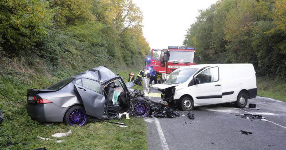 Drei Schwerverletzte nach Unfall bei Bretten - Bildergalerie ...