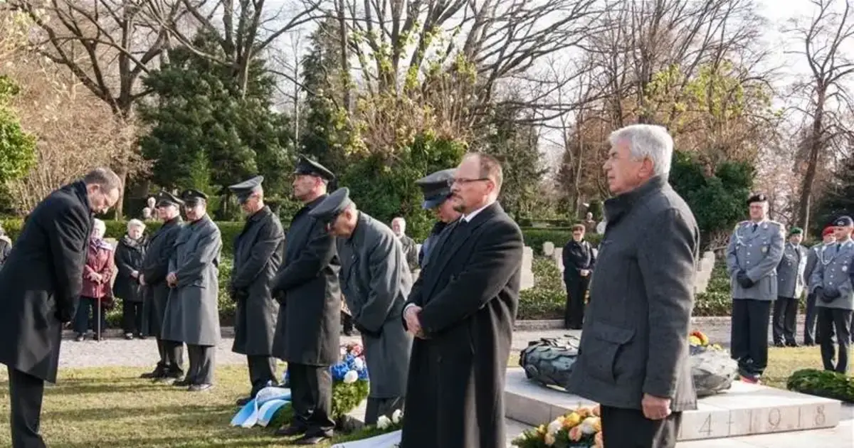 Volkstrauertag in Pforzheim: Gedenken an Opfer von Krieg und Gewalt - Pforzheim - Pforzheimer ...
