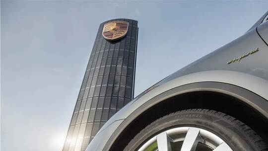 Weltweit erster Solar-Pylon bei Porsche - Wirtschaft - Pforzheimer-Zeitung