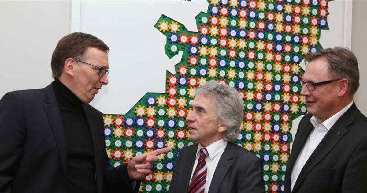 PZ-Interview mit Dr. Christopher Hermann, Vorstandsvorsitzender der AOK ...