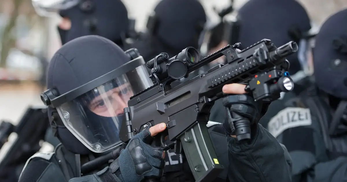 Spielender Vater löst in Krankenhaus SEK-Einsatz aus - Deutschland und ...