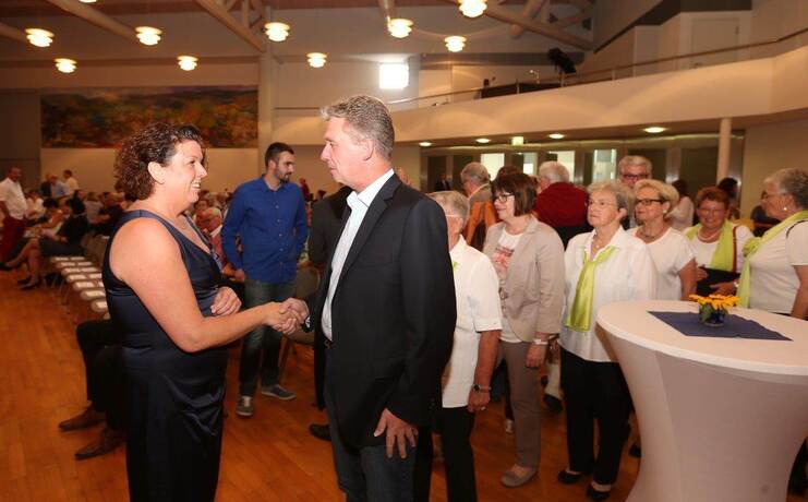 Niefern-Öschelbronn: Birgit Förster ist neue Bürgermeisterin ...
