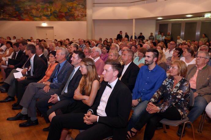 Niefern-Öschelbronn: Birgit Förster ist neue Bürgermeisterin ...