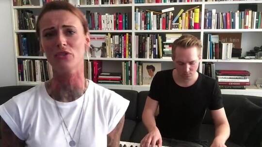 "Nur die dümmsten Kälber wählen ihre Metzger selber": Jennifer Rostock ...