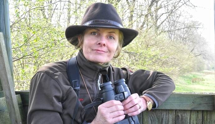 Die Frau im Forst: Renate Hartwein aus Pforzheim gehört zu einer ...