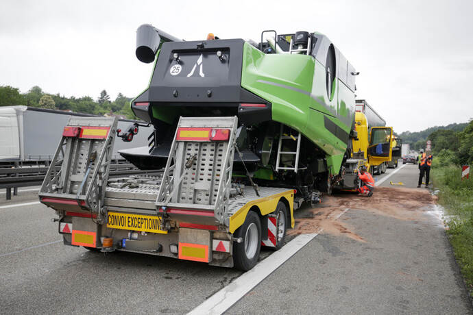 Crash mit drei Lkw auf A8: Kilometerlanger Stau - Bildergalerie - Pforzheimer-Zeitung