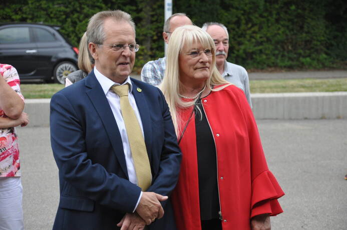 Bürgermeister Werner Henle in Ötisheim wiedergewählt - Bildergalerien ...