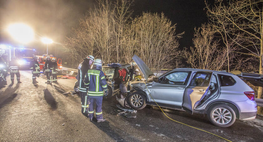 Vier Verletzte nach schwerem Unfall auf der B294 - Bildergalerie - Pforzheimer-Zeitung