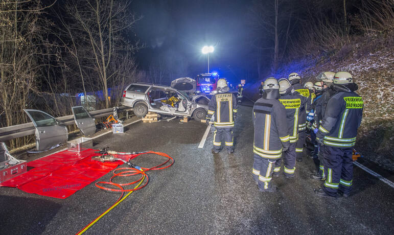 Vier Verletzte nach schwerem Unfall auf der B294 - Bildergalerie - Pforzheimer-Zeitung