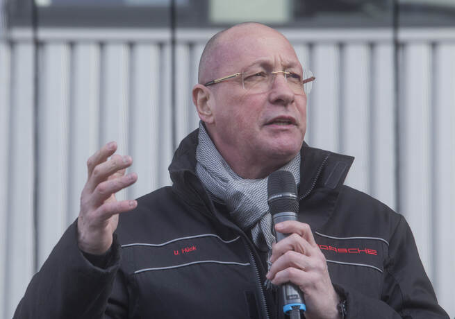Uwe Hück tritt überraschend als Porsche-Betriebsratschef zurück ...