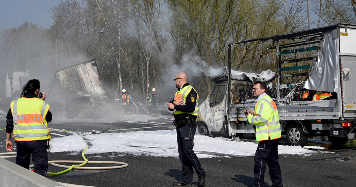 Mindestens zwei Tote bei schwerem Unfall auf Autobahn 6 - Baden-Württemberg - Pforzheimer-Zeitung