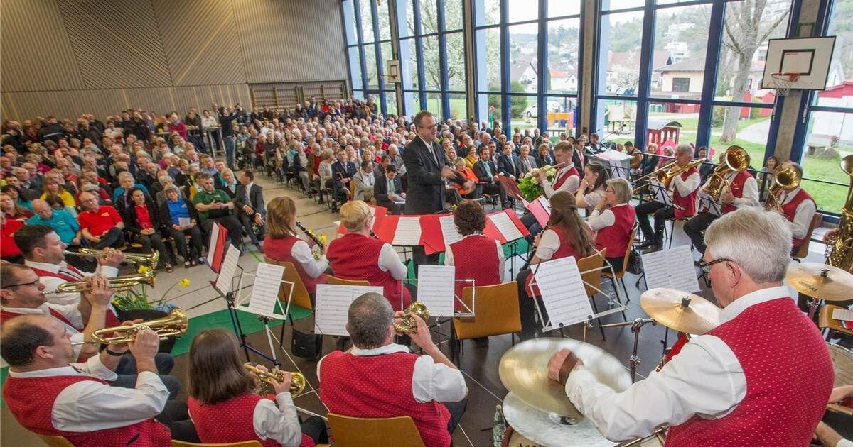 Festakt 1100 Jahre Ellmendingen: Möge es rote Rosen regnen - Region ...