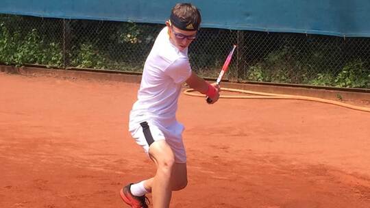 Erfolge für Tennistalent David Fix vom TC Wolfsberg Pforzheim - Sport ...