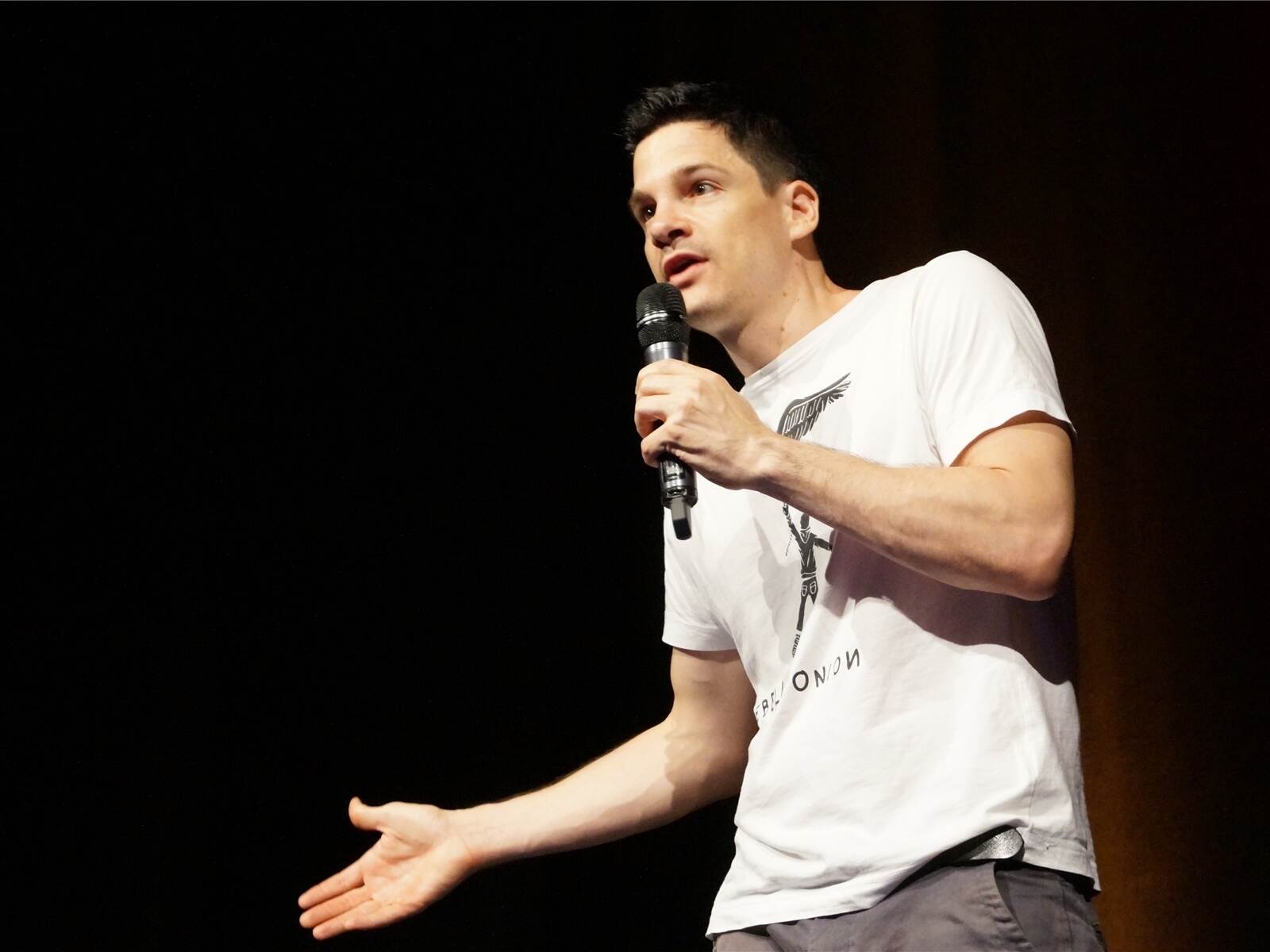 Schweizer Stand-Up Comedian Alain Frei wirft Balast ab - Kultur ...