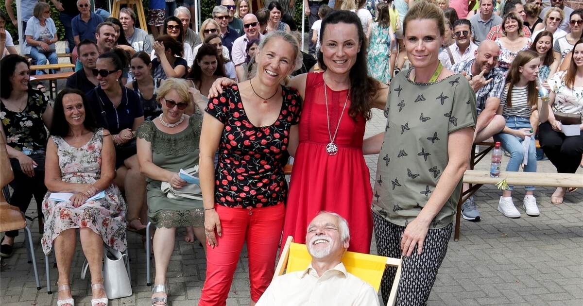 Grundschulrektor Richard Weik geht mit einem Lächeln in den Ruhestand ...