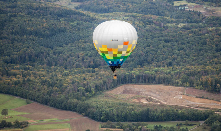 In himmlische Höhen: Erste Heißluftballon-Wettfahrt um die DM ...