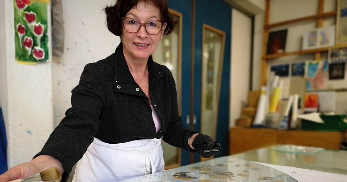 Ein kunstvolles Objekt: Iris Henkenhaf-Stark stellt einen Trinkbrunnen ...