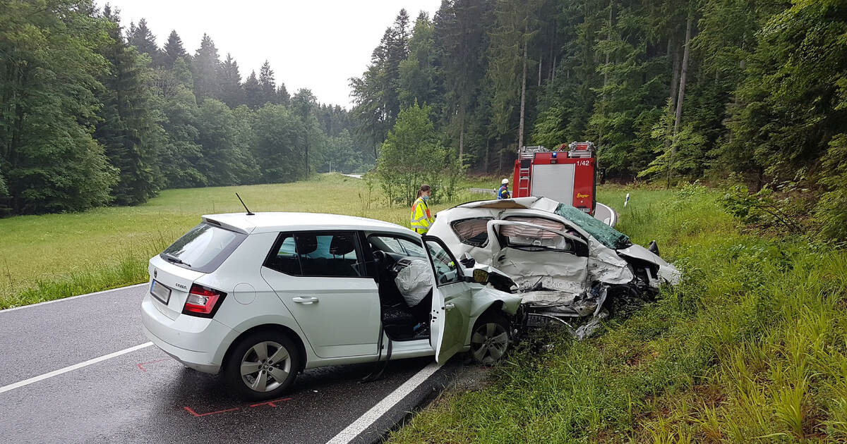 Ein Toter und zwei Schwerverletzte: Tragischer Unfall bei Oberreichenbach - Bildergalerie ...