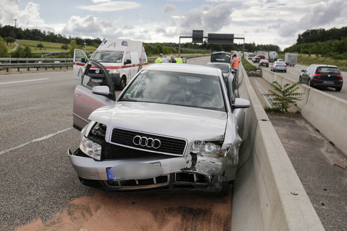 Schwerer Unfall auf A8 sorgt für Vollsperrung zwischen Pforzheim-Süd ...