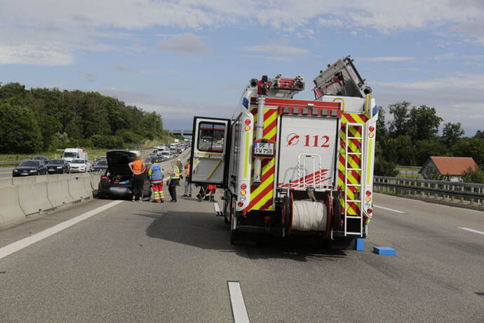 Schwerer Unfall auf A8 sorgt für Vollsperrung zwischen Pforzheim-Süd ...