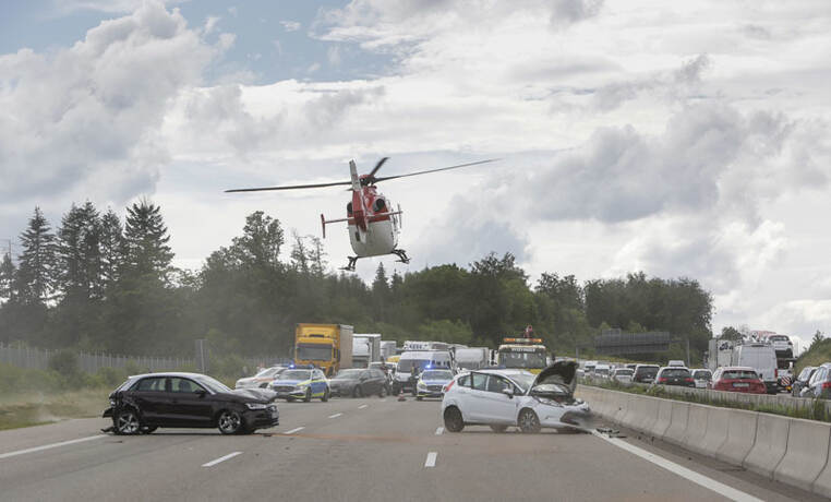 Schwerer Unfall auf A8 sorgt für Vollsperrung zwischen Pforzheim-Süd ...
