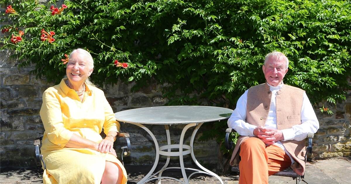 Dem Erhalt des Königsbacher Schlosses verpflichtet: Baron Achim und ...