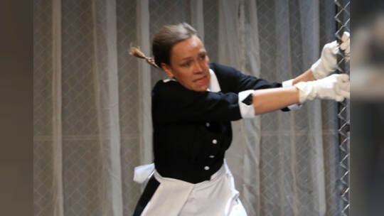 Premiere des Stücks „Die Zofen" im Großen Haus des Theaters Pforzheim ...