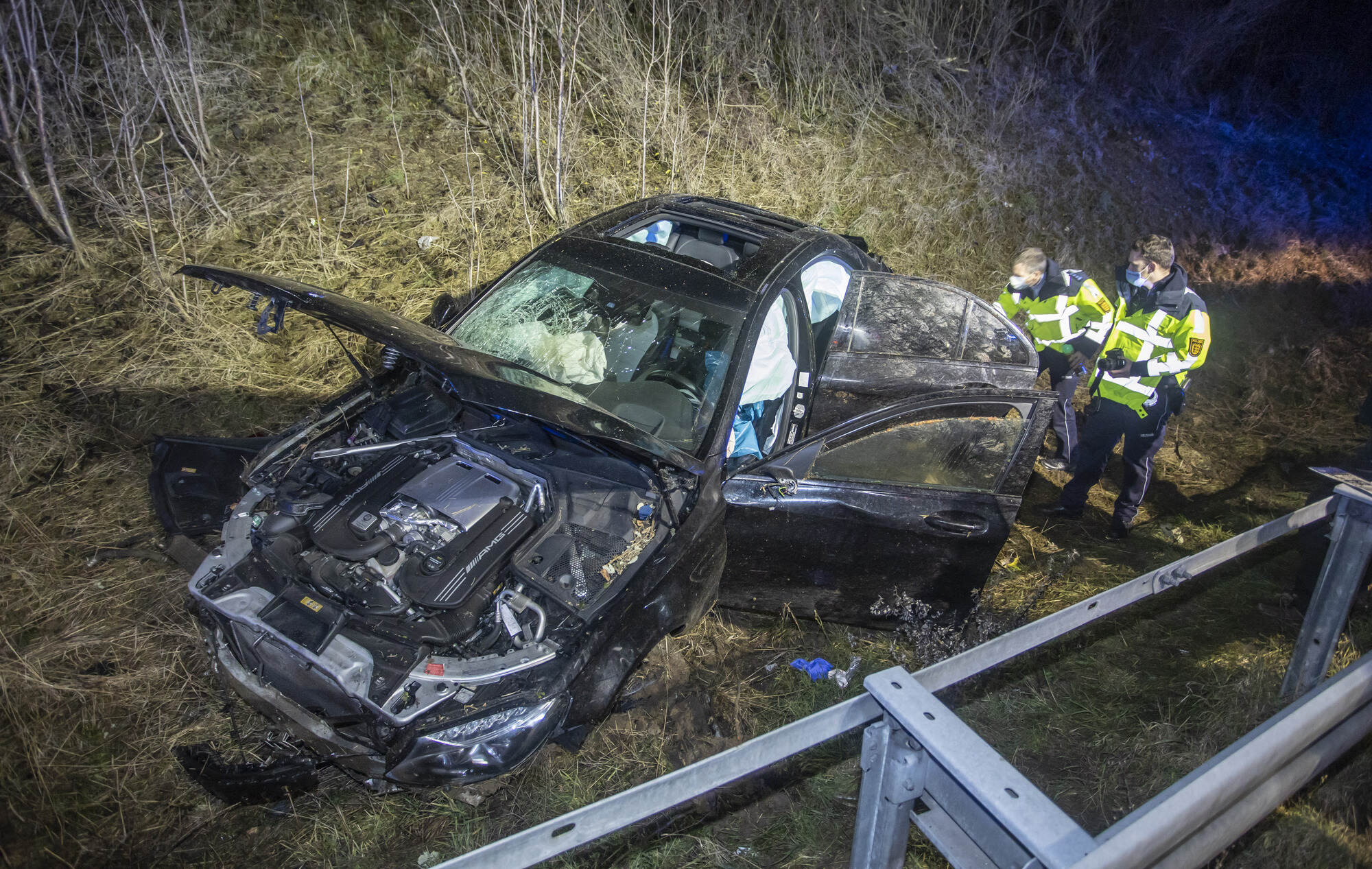 AMG überschlägt sich mehrfach - erneut schwerer Unfall auf A8 ...
