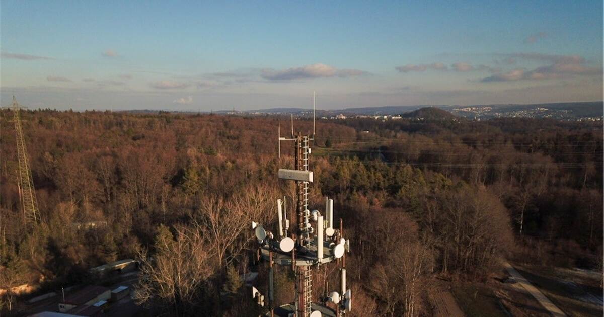 Nach Brand in Keltern: Mobiler Funkmast soll Versorgung im westlichen ...