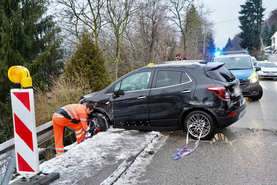 Mann stirbt nach Unfall auf B294 zwischen Höfen und Calmbach - Region - Pforzheimer-Zeitung