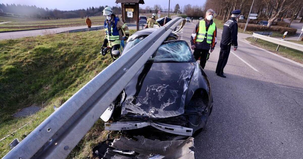 50.000 Euro Totalschaden: Porsche-Fahrer muss abbiegendem Auto bei Neulingen ausweichen und ...
