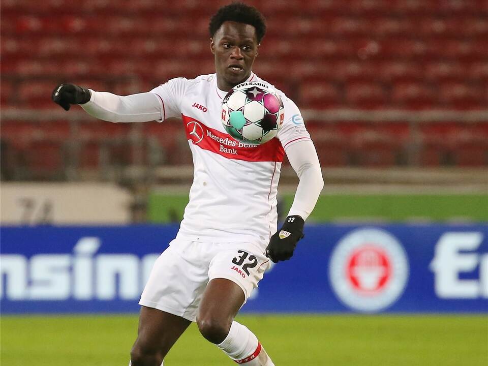 Das nächste Toptalent beim VfB Stuttgart: Naouirou Ahamada winkt gegen ...