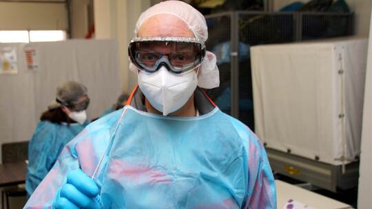 Abstrich schafft Gewissheit: DRK-Testzentrum in Königsbach gestartet ...