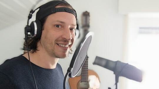 Darum ist der Pforzheimer Daniel Munoz auf den neuen Songs von Zoe Wees ...