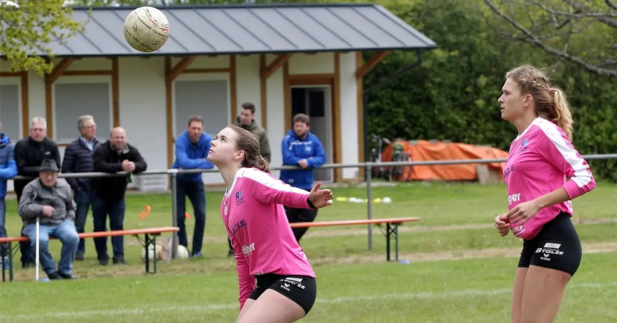 Faustball-Bundesliga im Überblick: Dennachs Damen starten mit Siegen ...