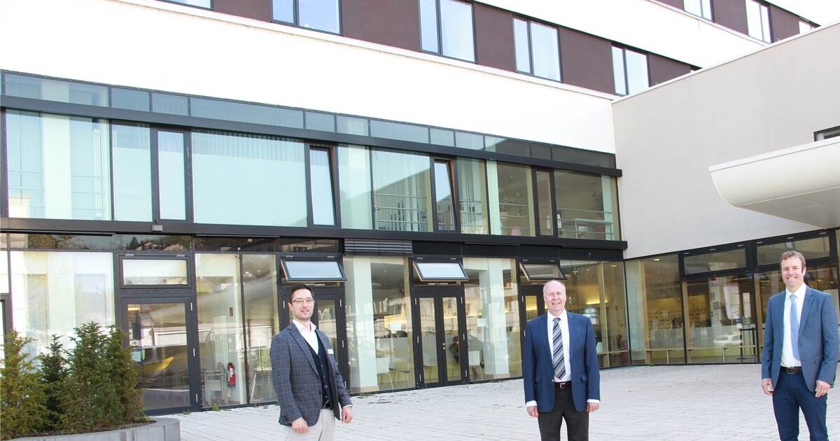 Stabwechsel am Helios Klinikum: Chefarzt der Neurologie geht in Rente ...