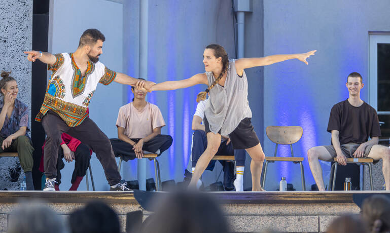 Urban Dance Lab führt Multikulti-Tanztruppe zusammen - Bildergalerien ...