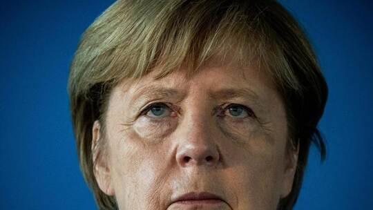 Eine Linde, eine Widmung: Kanzlerin Merkel besucht Templin - Politik ...