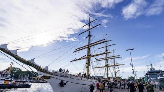 Segelschulschiff «Gorch Fock» zurück in Kiel - Politik - Pforzheimer ...