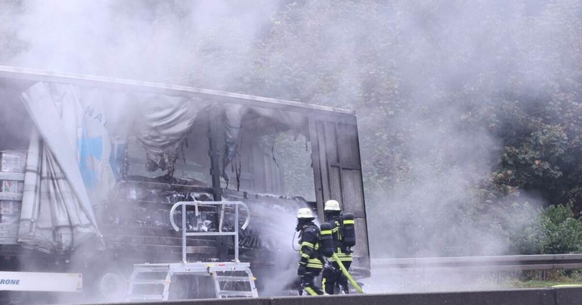 Lkw-Anhänger brennt auf A8 bei Pforzheim aus - Bildergalerie - Pforzheimer-Zeitung