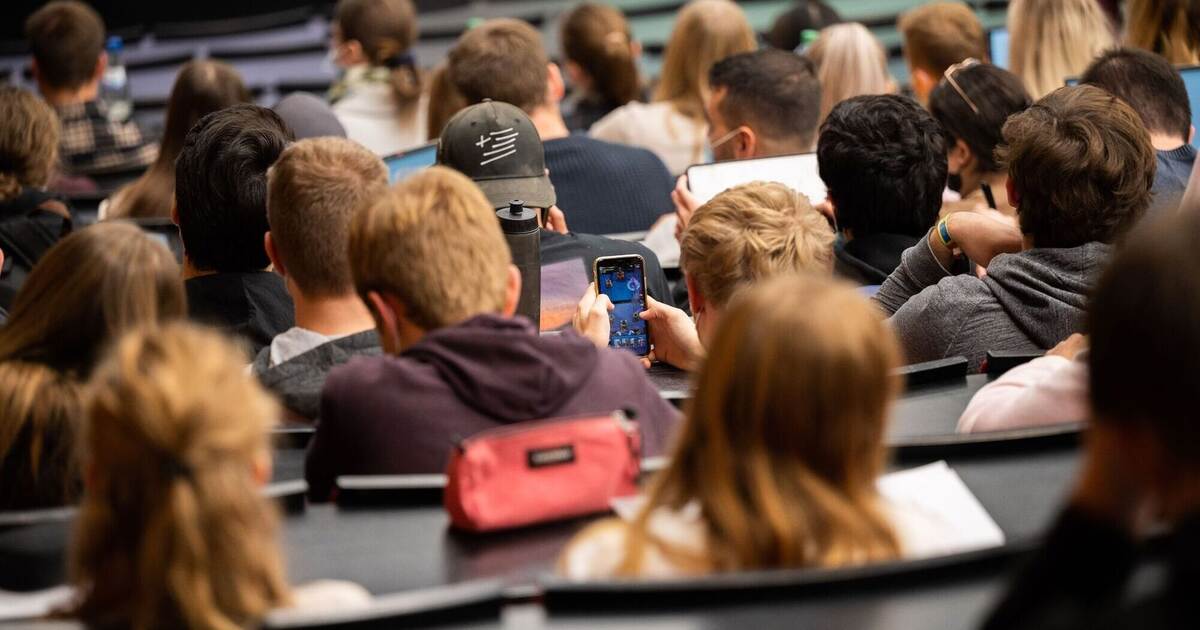 Pandemiefolgen für Studierende - Studentenwerk schläg Alarm ...